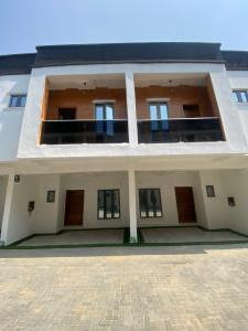 4 Bedroom Property For Rent in Kofo Abayomi, Surulere, Lagos, Nigeria ...